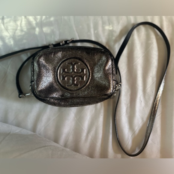 Tory Burch | Bags | Tory Burch Perry Bombe Crossbody Black Metallic ...